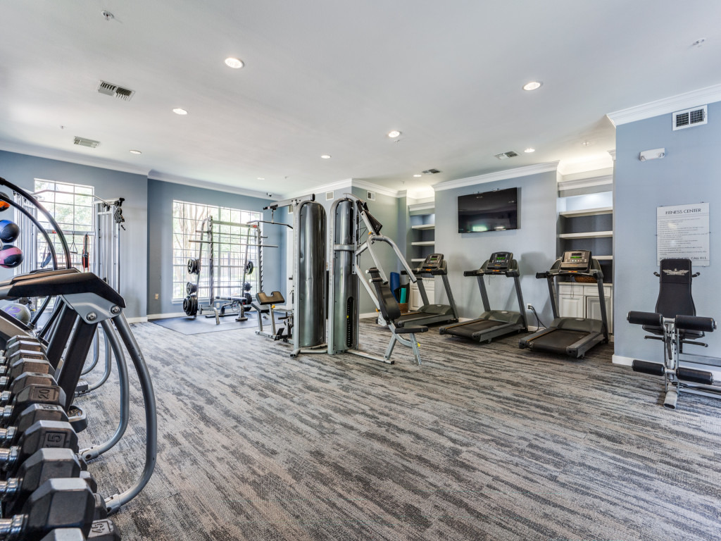 River Oaks Apartments in Houston | Essex House Apartments
